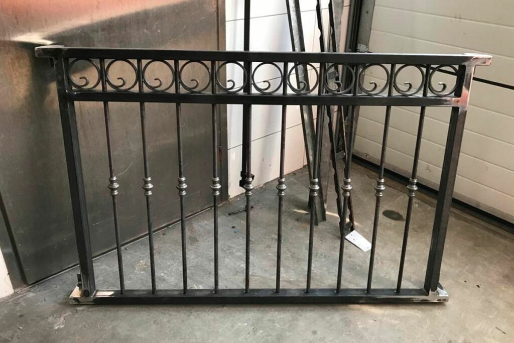 Net van de lastafel: Frans balkonhek op maat - Rookton